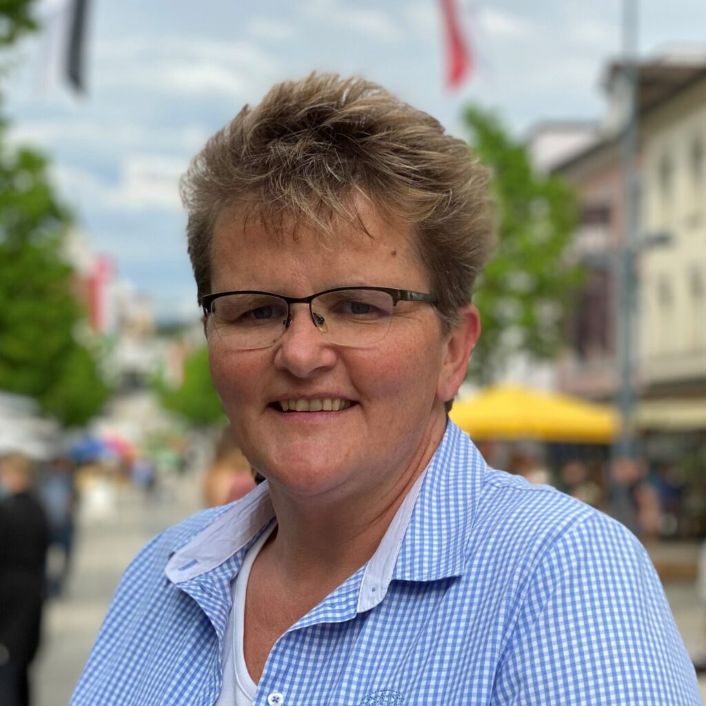 Komitee - Esther Friedli